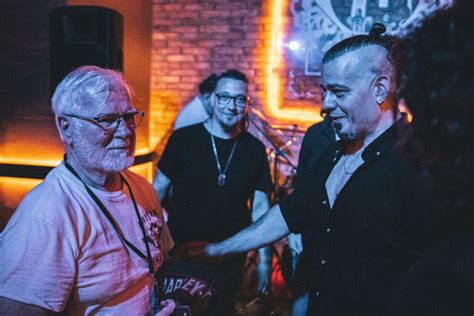 Bendover Predstavio Debi Album Zidovi Prošlosti Headliner