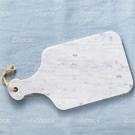 파란 리넨 식탁보에 대리석 커팅 보드 조리법 레스토랑 메뉴에 대 한 빈 양식 건강한 식생활에 대한 스톡 사진 및 기타 이미지