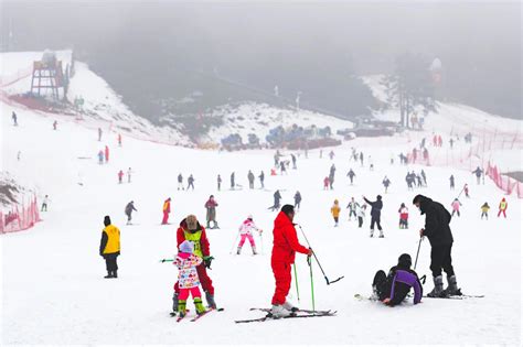 南国冰雪城贵州六盘水｜玉舍雪山滑雪场持续火爆八方游客再续“冰雪奇缘”