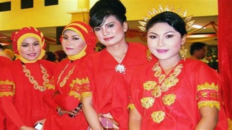 Baju Bodo Pakaian Adat Sulawesi Selatan Makassar