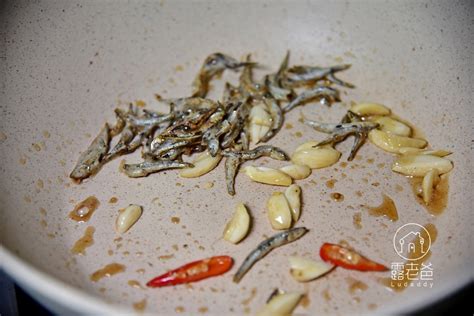 食譜小魚乾豆豉炒山蘇魚酥菜香簡單易做健康美味 露老爸 露瑪
