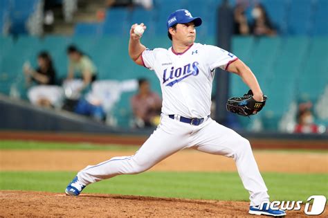 혈액암 극복한 팬에 유니폼 선물한 삼성 오승환 8월 팬 퍼스트상 수상 네이트 스포츠