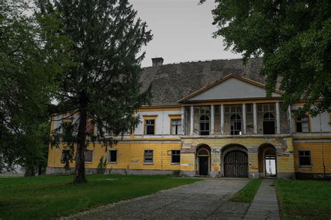 Dvorac Esterházy u Dardi bio je jedan od najljepših u Slavoniji i