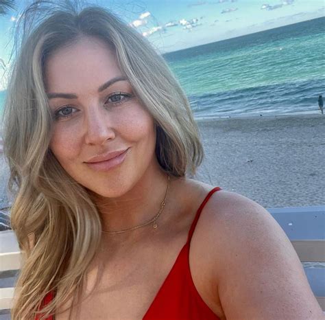 Nicole Brierley Fora Travel