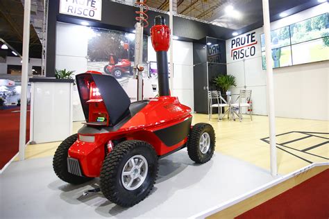 S5 Security Robot Robcam A Big Hit At Isc Brazil Smp Robotics Autonomous Mobile Robot