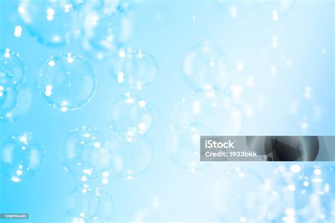 아름다운 빛나는 투명 한 파란색 비누 거품 플로트 텍스처 배경 신선도 천연 여름 배경 0명에 대한 스톡 사진 및 기타 이미지 0명 공중 구 Istock
