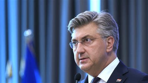 Срећно магареће г вно за Пленковића Премијер Хрватске добио необичан