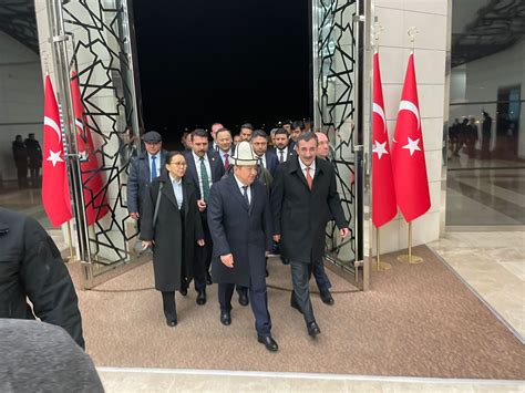 Kırgızistan Cumhuriyeti Bakanlar Kurulu Başkanı Akylbek Japarov resmi