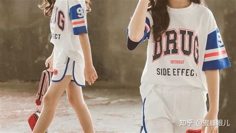 为什么外国人在衣服上印英文不会觉得土，但我们好多人觉得在衣服上印中文会很土？