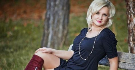 Днес имам рожден ден на четиридесет години Сложих масата дойдоха синът ми снахата и внучката