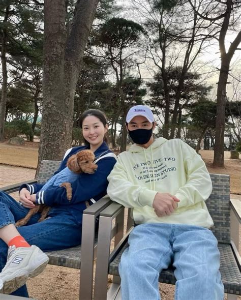 류이서 ♥전진과 또 알콩달콩 카페 데이트날씨도 돕네 따뜻해져서 좋아 Ten★ 텐아시아