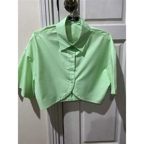 Crop Shirt เสื้อเชิ้ตครอปตัวสั้นกำลังดี ของใหม่ Shopee Thailand
