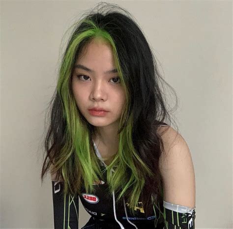Green Hair Streaks Dark Green Hair Green Hair Dye Pretty Hair Color