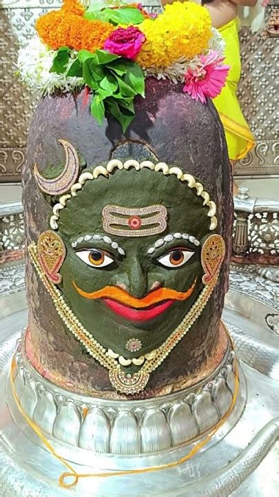 सावन के पांचवें सोमवार पर रात 230 बजे जागे बाबा मंदिर खुलते ही गूंजा