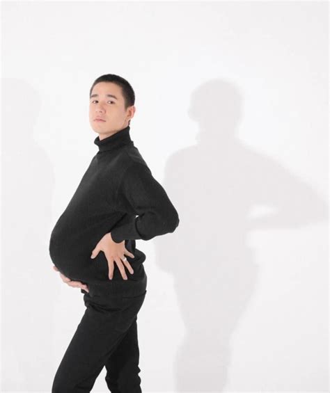 “นิว ชัยพล” ควงภรรยาแชะภาพก่อนคลอด พีคสุด คัฟเวอร์เป็นคุณแม่ท้องโย้