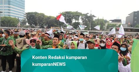 Foto Perkumpulan Guru Madrasah Demo Di Depan Gedung DPR RI Kumparan