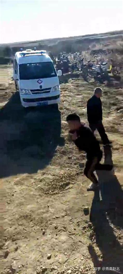 保定一男子大坑内玩越野遭遇滚翻，被甩出车外当场身亡 知乎