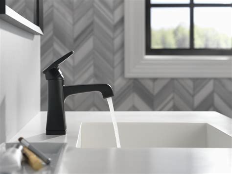 Single Hole Bathroom Faucet 1l Recertified In Matte Black 564 Blmpu