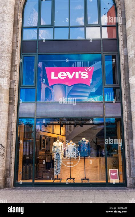 Levis ad hi-res stock photography and images - Alamy