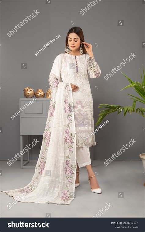Ladies Designer Dresses Pakistani