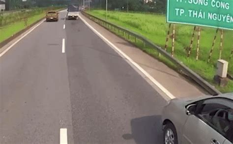 Trần tình của nữ tài xế đi lùi xe trên cao tốc sau khi bị nghi thế thân cho 1 người đàn ông