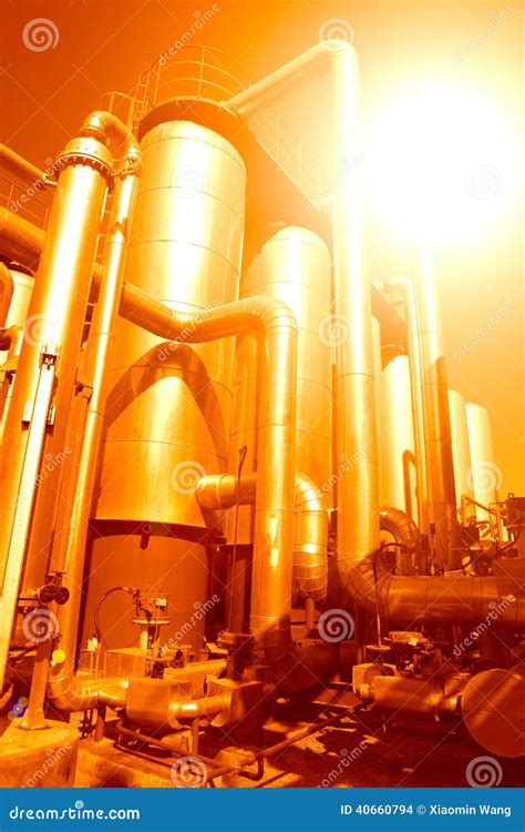 Planta De Tratamiento Del Petróleo Y Gas Foto De Archivo Imagen De