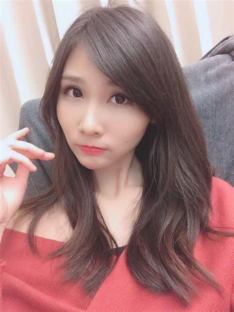 張小筑 Ya Chu 早安🌥 這次寫真除了寫了ㄧ整篇感言外 我還畫了隨手型插圖≧∇≦