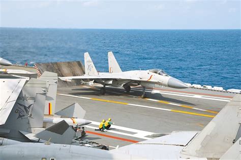陸大連艦遇「外機模擬俯衝攻擊」 退將預言殲 15出手了 政治 中時新聞網