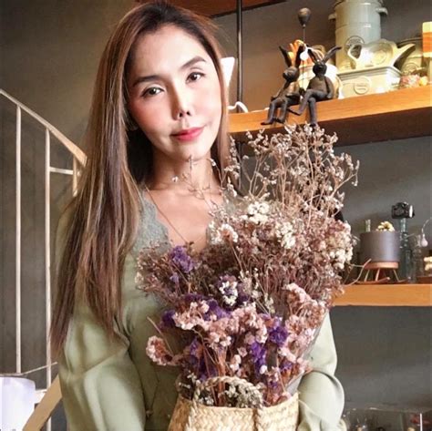 10 ปีนะ คลิปนี้ ถ่ายในโรงโชว์ ผู้คน ความสนุกสนาน รอยยิ้ม บรรยากาศ ก็ถูก