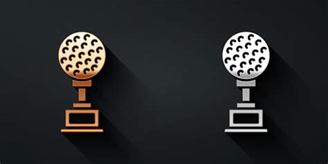 검은 색 배경에 고립 된 골프 아이콘과 골드와 실버 어워드 컵 우승자 트로피 기호 챔피언십 또는 경쟁 트로피 스포츠 성취 기호 긴 그림자 스타일 벡터 1위에 대한 스톡 벡터