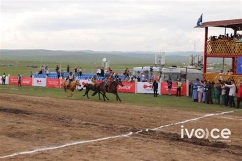 ШҮДЛЭН Ховд аймгийн Мянгад сумын манлай уяач З Мэндсайханы шарга үрээ түрүүллээ