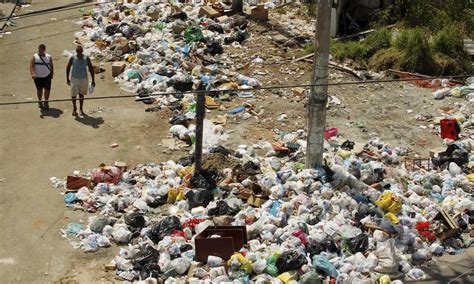 Ruas Das Zonas Norte E Oeste Do Rio Ainda Estão Tomadas Pelo Lixo