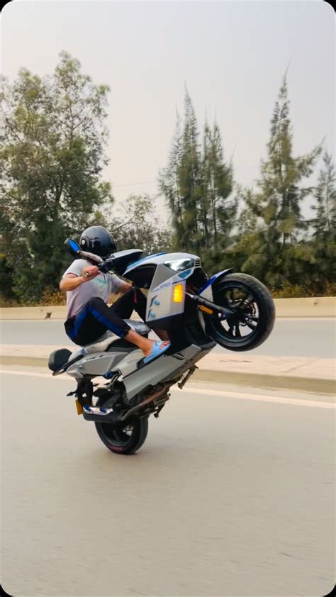 Moto Sam Vms Pista Dz🥇🇩🇿 Moto Sam Vms Pista Dz • Instagram Photos