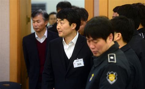 포토 재판장에 들어서는 이석기 의원과 피고인들 민중의소리