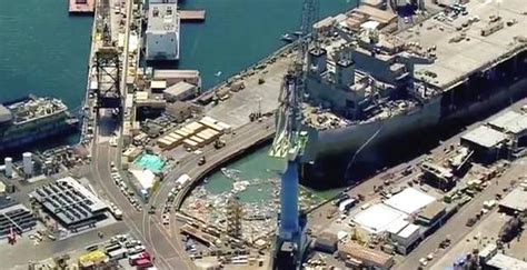 美军欲哭无泪 船坞崩溃10万吨级新舰接近报废手机新浪网