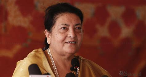 खुट्टाले टेकेर हिँड्नुपर्ने देशको अर्थतन्त्र टाउकाले टेकेको छः