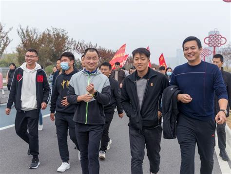 学校举行“喜庆二十大 奋进新征程”教职工健步走活动
