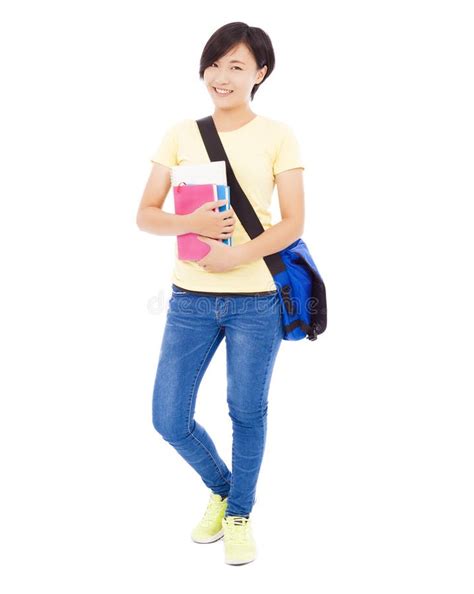 Muchacha Bonita Del Estudiante Universitario Que Coloca Y Que Sostiene