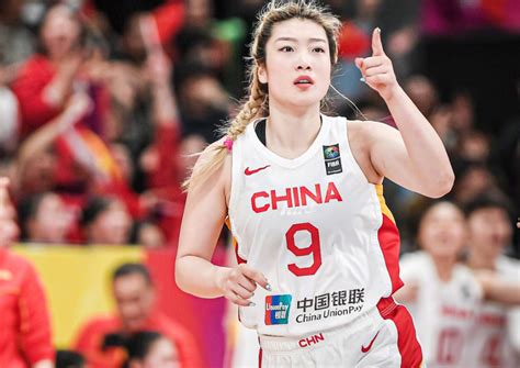 李梦首度回应知三当三！张隆每月都付钱，霸气依旧，球迷不买账！腾讯新闻