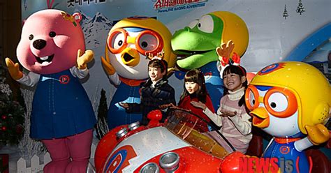 뽀로로와 함께 사진 찰칵