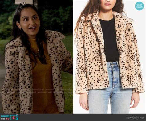Wornontv Belas Animal Print Fur Jacket On The Sex Lives Of College