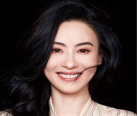 家人小眼塌鼻子，自己却颜值逆天，这10位明星是中了基因彩票吧张柏芝父母遗传