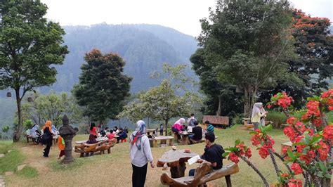 5 Cafe Di Bandung Dengan Pemandangan Yang Indah