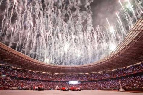 ببینید حضور هواداران روی سکوهای استادیوم لوسیل و آماده شدن برای مراسم افتتاحیه جام ملت‌های