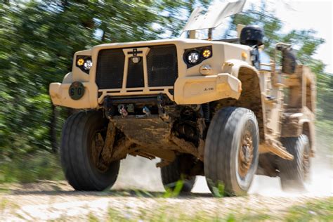 Dvids Images Jltv Sprints Through Obstacle Course [image 6 Of 7]