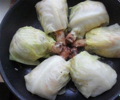 Голубцы на ножке Необычное и очень вкусное блюдо — завернутые в капустный лист куриные ножки с