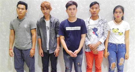 ឃាត់ខ្លួនជនសង្ស័យ៥នាក់លក់ផលិតផលប្រដាប់ភេទបុរស និងស្រ្តីសិប្បនិម្មិតរួមទាំងថ្នាំសំរើប នគរដ្រេហ្គន