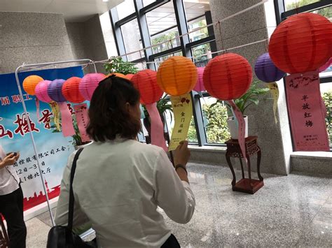 安建物业开展庆中秋猜灯谜送月饼活动