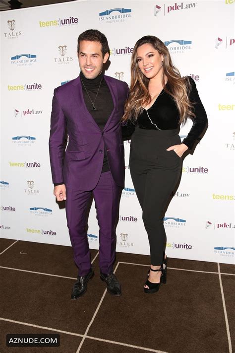 Kelly Brook Sexy Showed Off Her Cleavage At The Teens Unite Tales