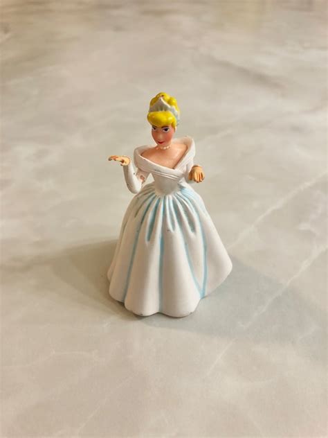 Aprender Acerca 66 Imagen Cenicienta Vestido Desgarrado Abzlocalmx